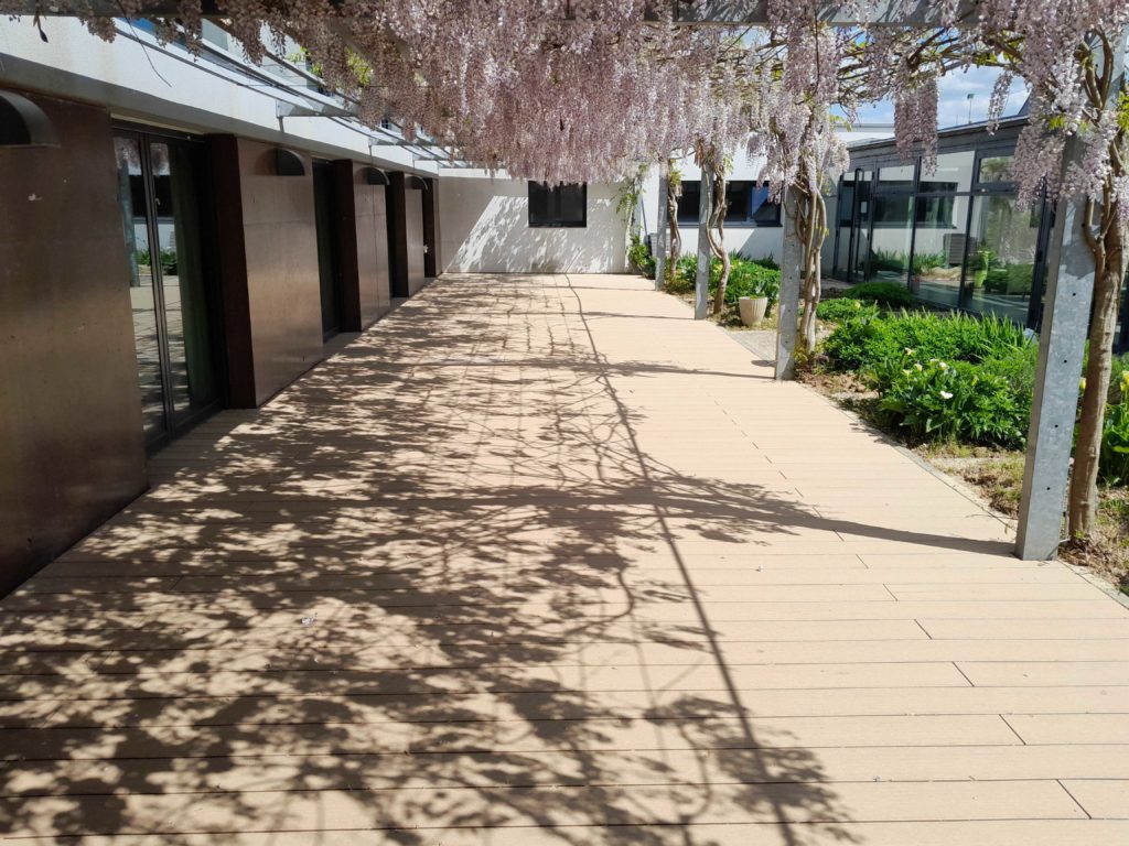 TERRASSE EN COMPOSITE SYLNÉO ATRIA STRUCTURÉ - Overt paysages